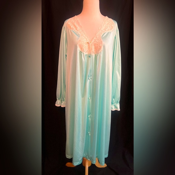 Vanity Fair | Intimates & Sleepwear | Vintage Vanity Fair Nylon Robe ...